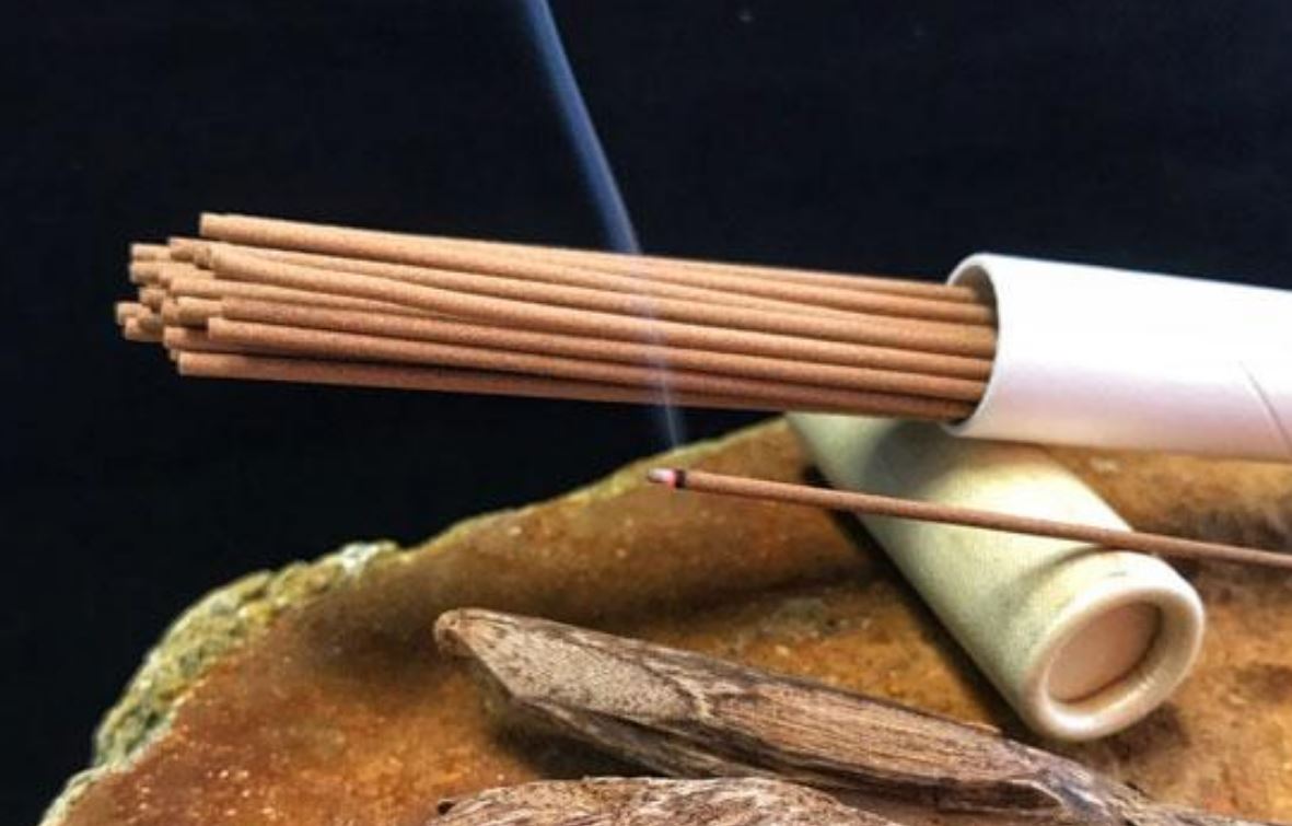 Cách đốt nhang trầm - Nhang Diên Phú