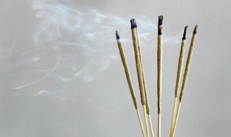 Ý nghĩa của việc đốt nhang sạch trong cuộc sống - Nhang Diên Phú